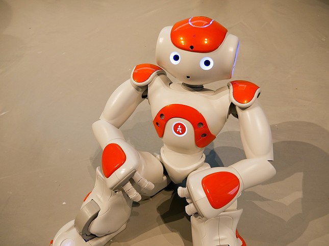 NEMO Kennislink Live over de robotisering van de samenleving: een robot ...