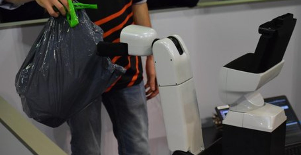 Robot brengt vuilnis weg - NEMO Kennislink